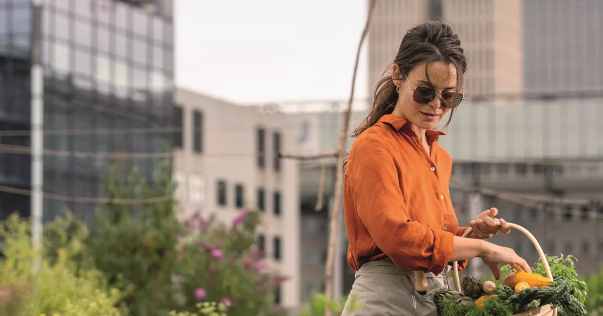 The evolution of light-reactive lenses with HOYA’s Sensity® lens family